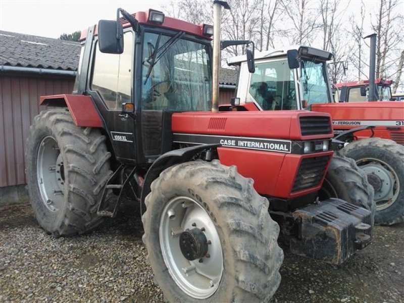 Case IH 1056 XL Tractor - technikboerse.com