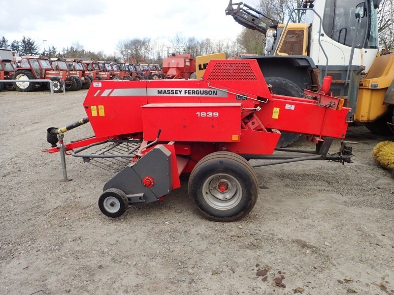 Massey Ferguson 1839 High pressure baler - technikboerse.com