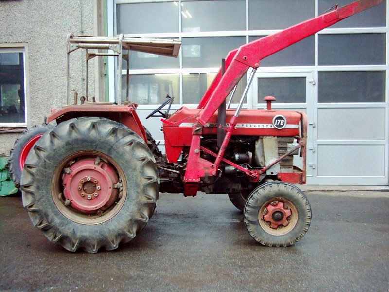 Massey Ferguson MF 178 Tractor - technikboerse.com