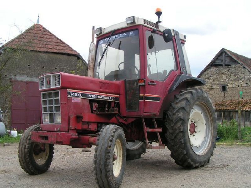 Case IH 745 XL Tractor - technikboerse.com