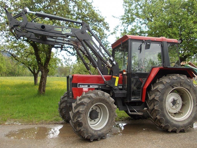 Case IH 833 Traktor - technikboerse.com