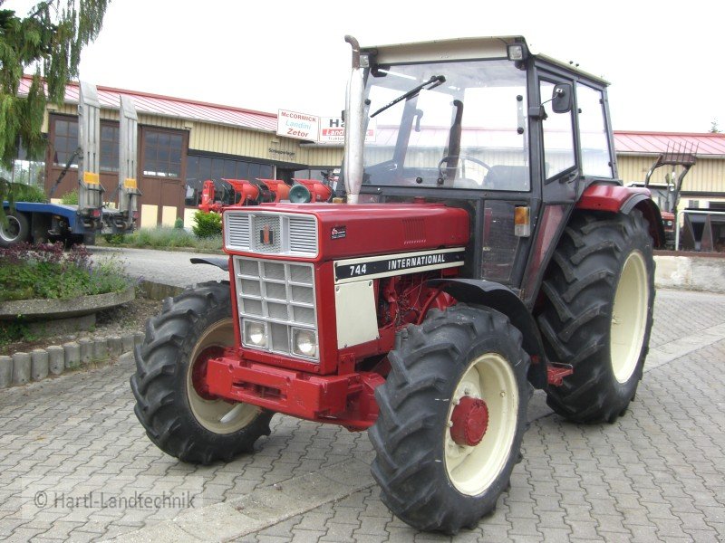 IHC 744 AS Traktor - technikboerse.com
