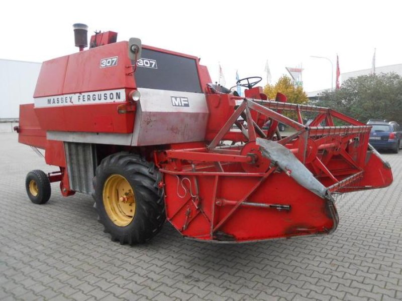 Massey Ferguson MF 307 Combine harvester - technikboerse.com