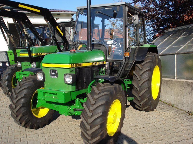 John Deere 1950 Tractor - technikboerse.com