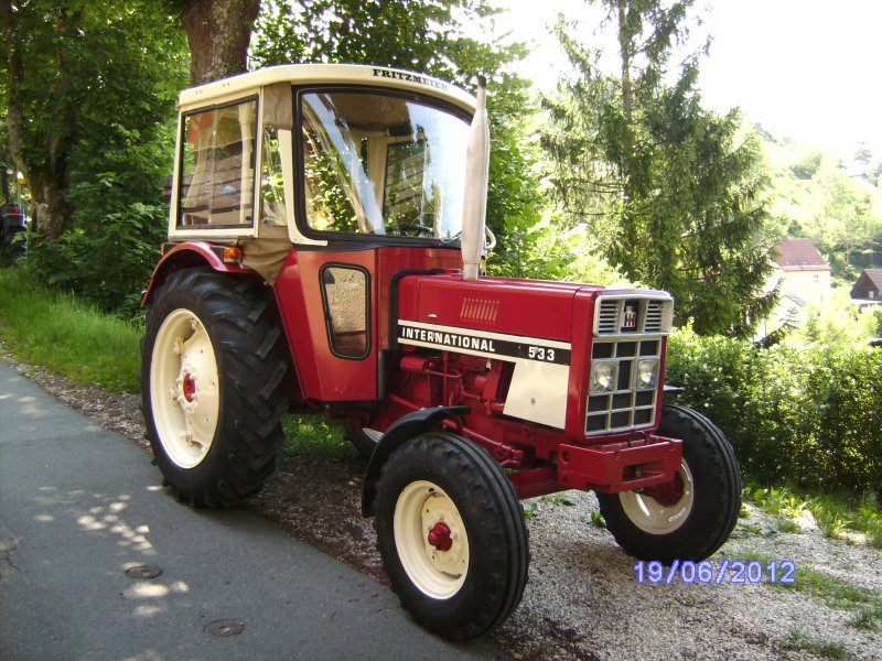 IHC 533 Traktor - technikboerse.com