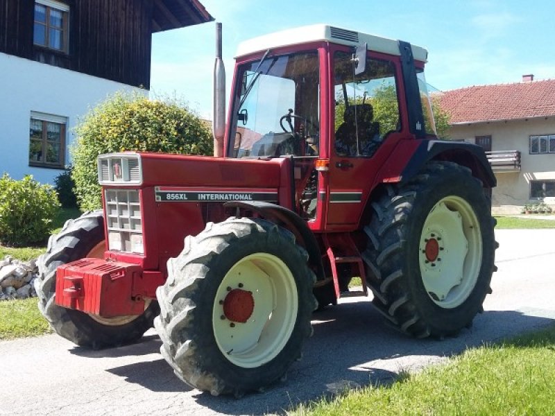 Case IH IHC 856 XL Traktor - technikboerse.com