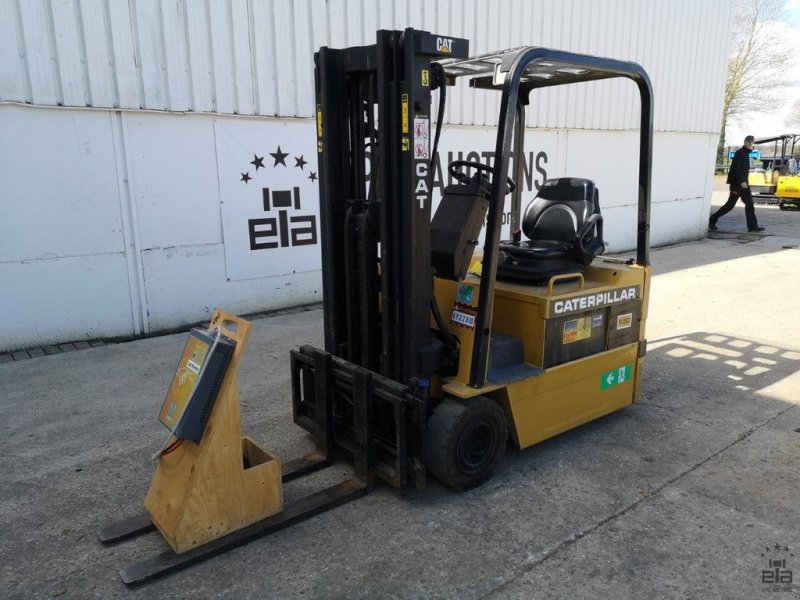 acheter Caterpillar Gerbeur frontal d'occasion et neuf - technikboerse.com