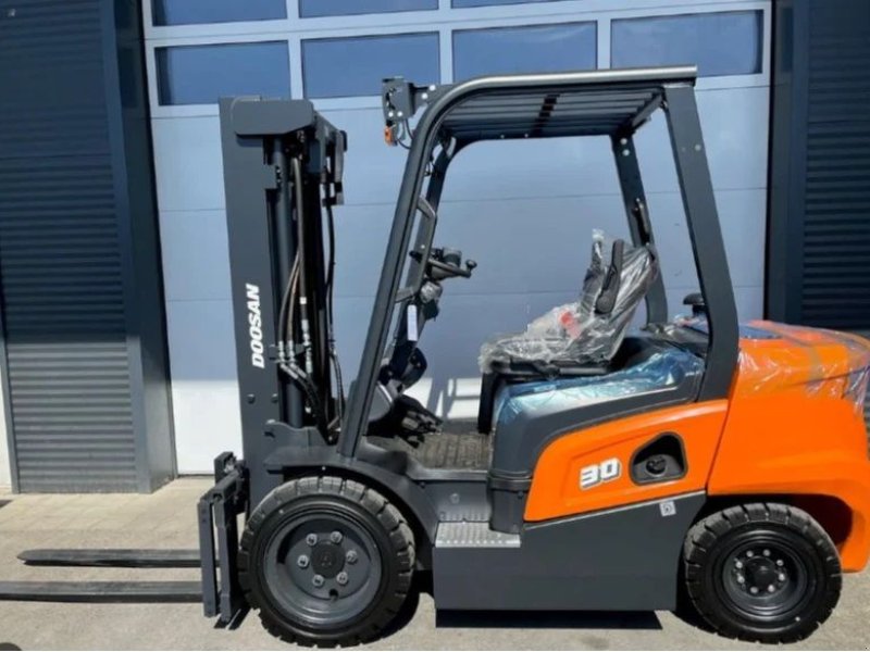 Buy Doosan Front loader second-hand and new - technikboerse.com