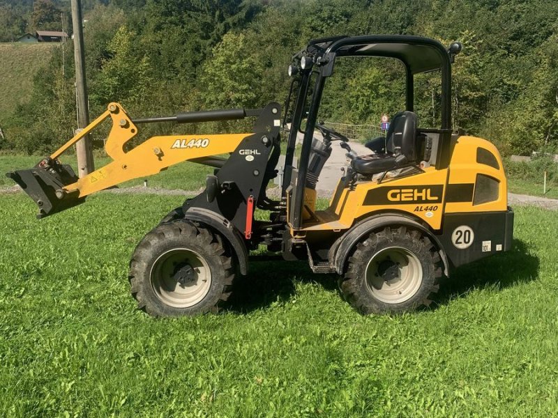 Gehl Gospodarski utovarivač rabljeno & novo - technikboerse.com.hr