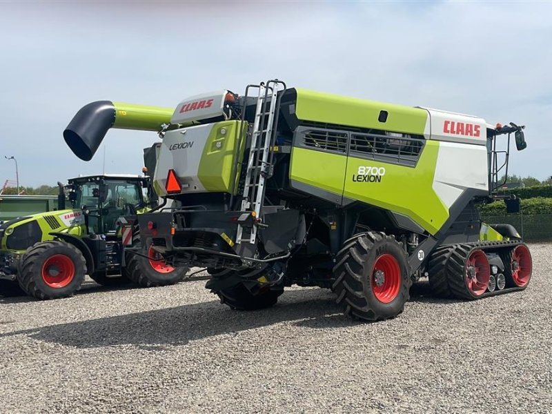Buy CLAAS Lexion 8700 Terra Trac second-hand and new - technikboerse.com
