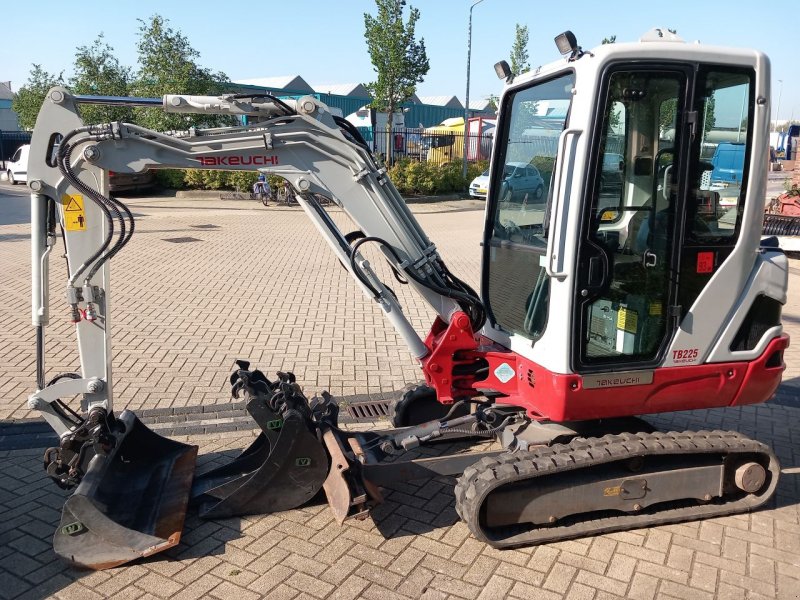 Takeuchi TB 225 gebraucht & neu kaufen - technikboerse.com