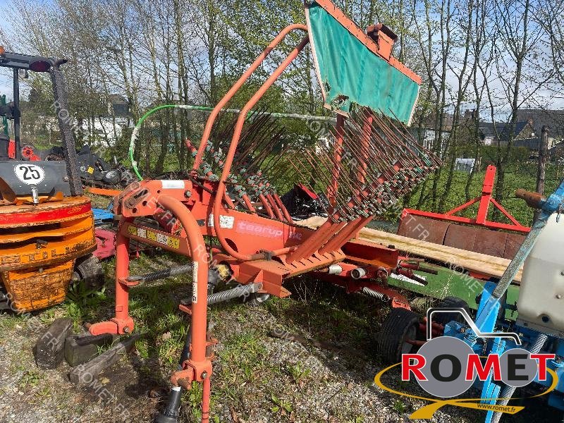 Buy Taarup Hay rake second-hand and new - technikboerse.com