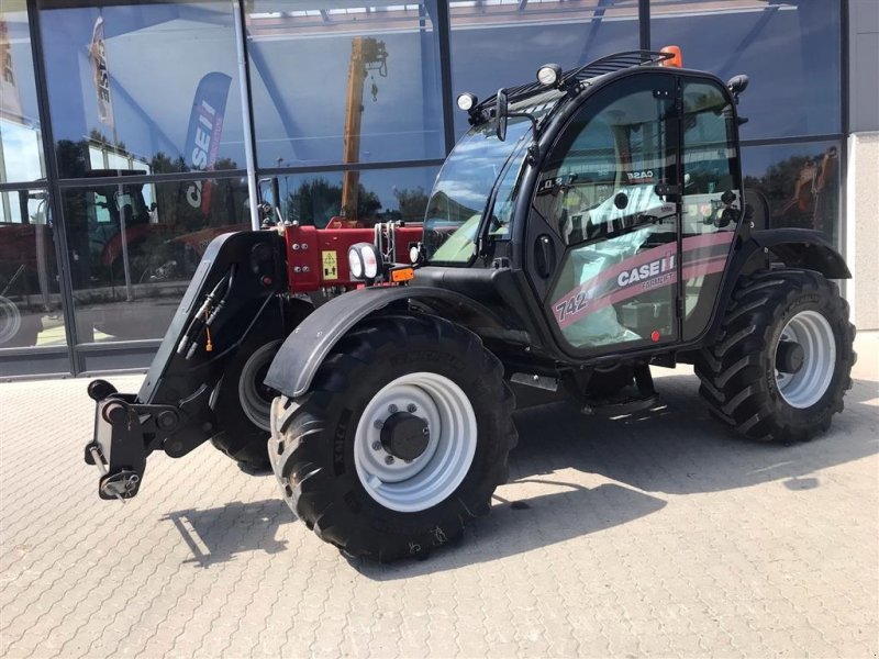 Buy Case IH Farmlift 742 second-hand and new - technikboerse.com