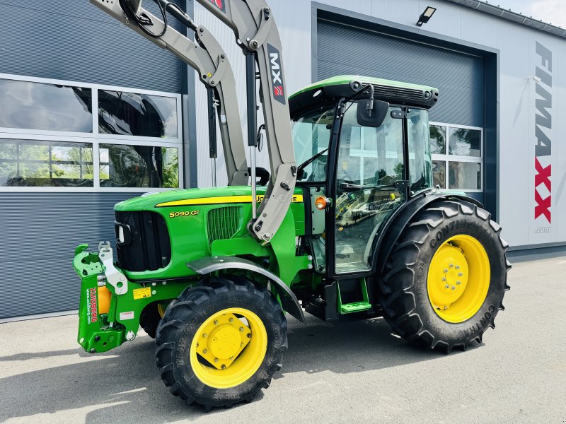 Traktor mit Frontlader - technikboerse.com