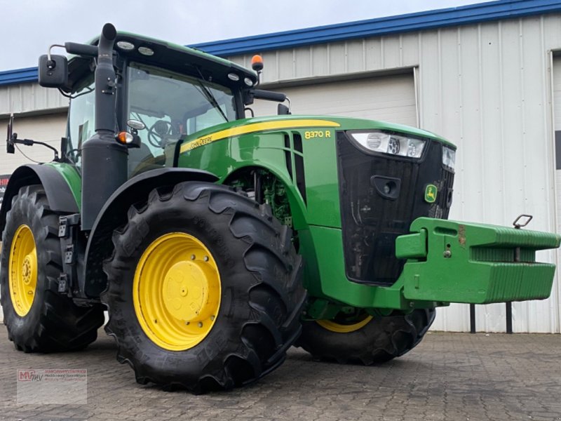 Buy John Deere 8370 R second-hand and new - technikboerse.com