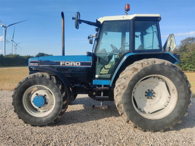 New Holland 8240 gebraucht & neu kaufen - technikboerse.at