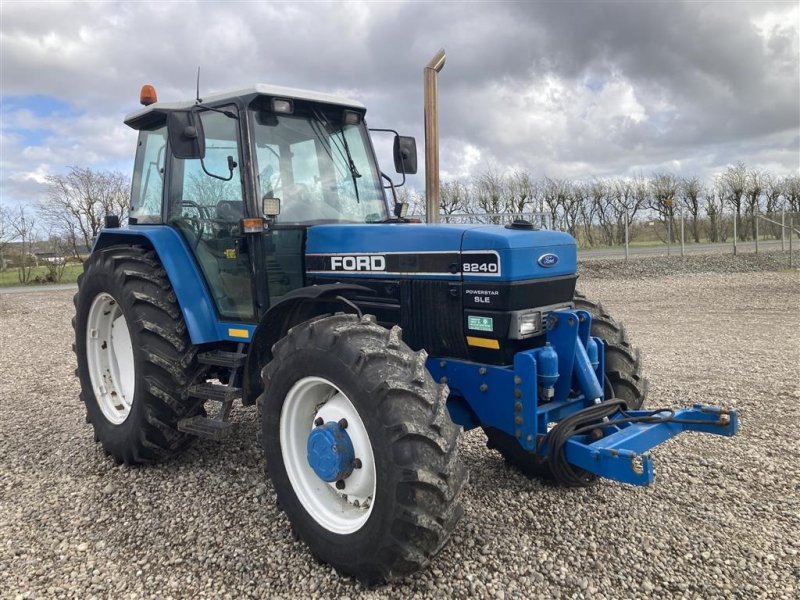 New Holland 8240 gebraucht & neu kaufen - technikboerse.at