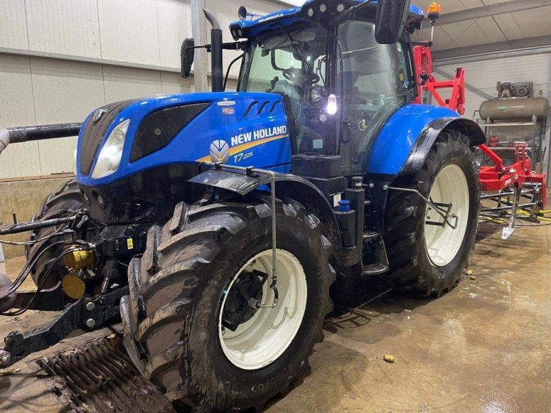 New Holland T7.225 AC gebraucht & neu kaufen - technikboerse.com