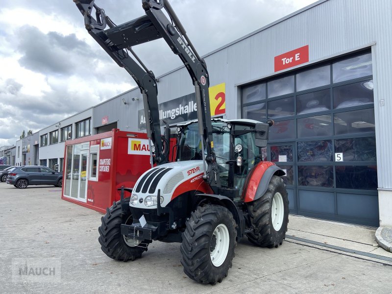 Traktor mit Frontlader - technikboerse.at