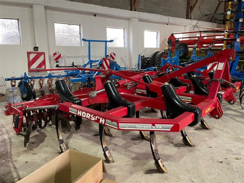 Buy Horsch Terrano 4 FX second-hand and new - technikboerse.com