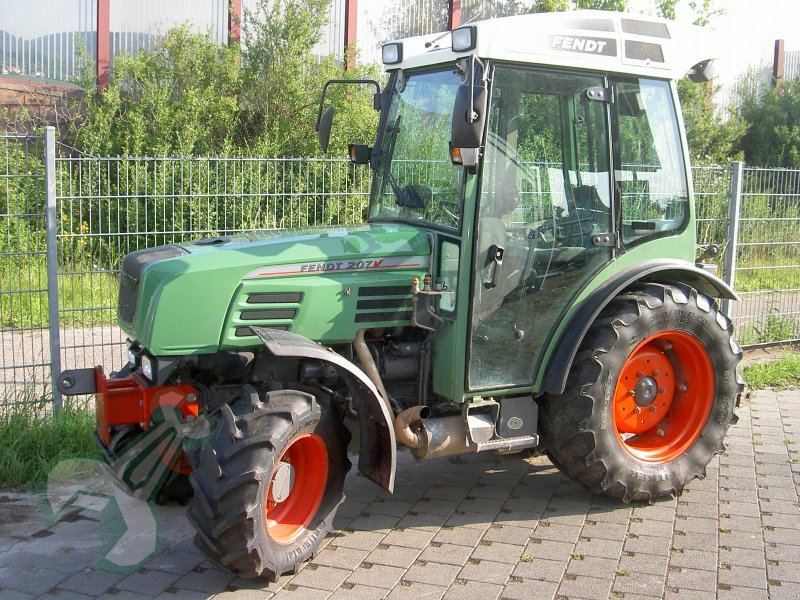 Fendt 207V Vineyard tractor - technikboerse.com