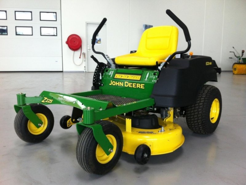 John Deere Z225 ZERO TURN Tracteur-tondeuse - technikboerse.com