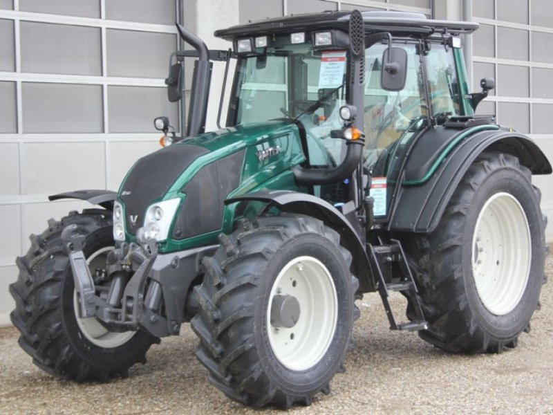 Valtra N113H3 Traktor - technikboerse.com