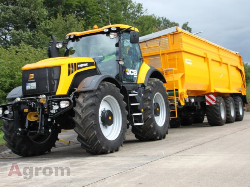 JCB Fastrac 8250 Tractor - technikboerse.com