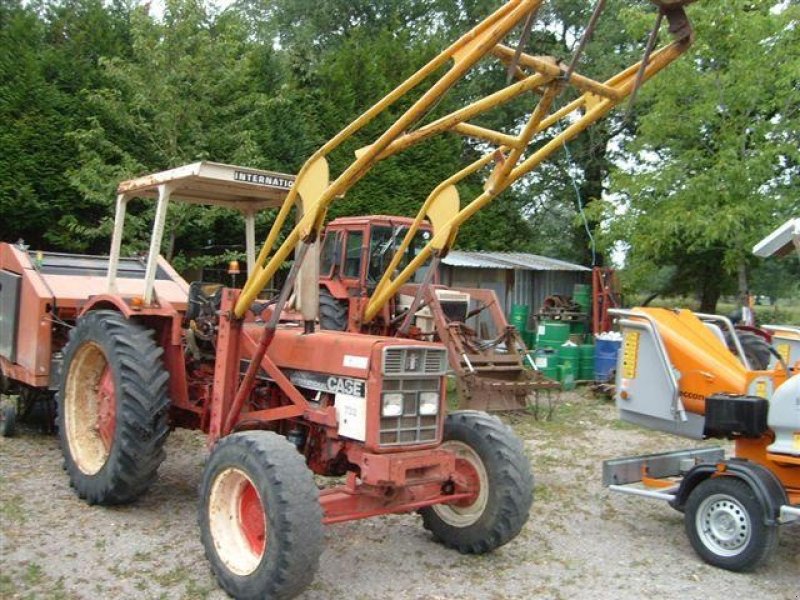 Case IH 733 -4x4 ARCEAU Tractor - technikboerse.com