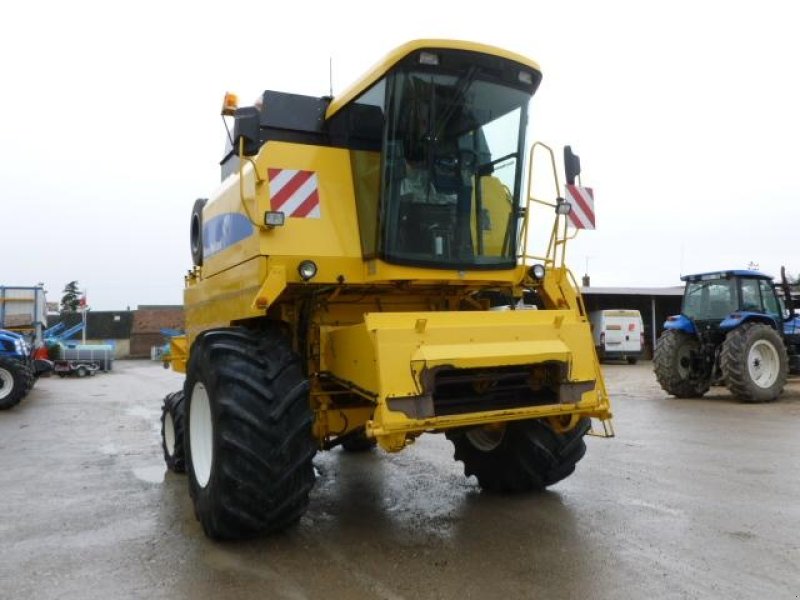 New Holland TC 56 HYDRO RS Combine harvester - technikboerse.com