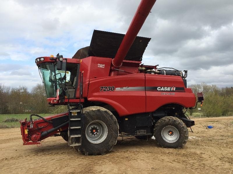 Case IH 7230 Moissonneuse-batteuse, 79240 L'ABSIE - technikboerse.com