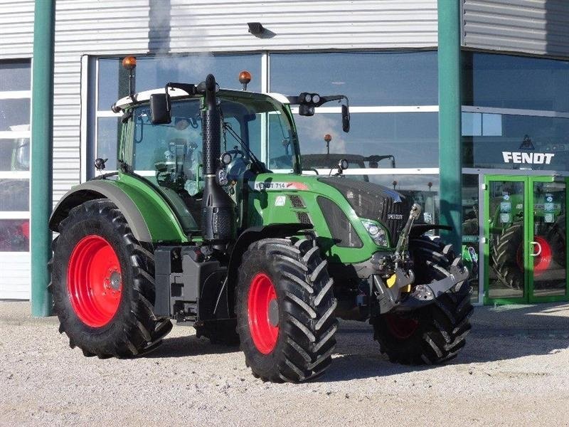 Fendt 714 Vario SCR Traktor - technikboerse.com