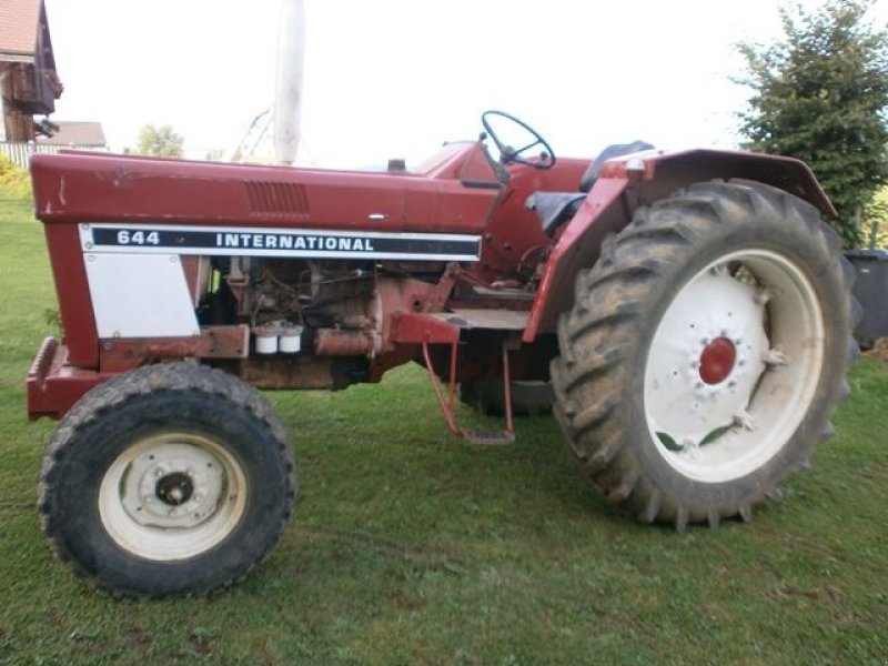 International 644 Tracteur - technikboerse.com