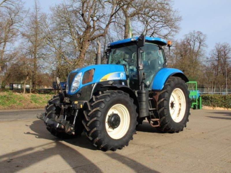 New Holland T6090 Tractor - technikboerse.com