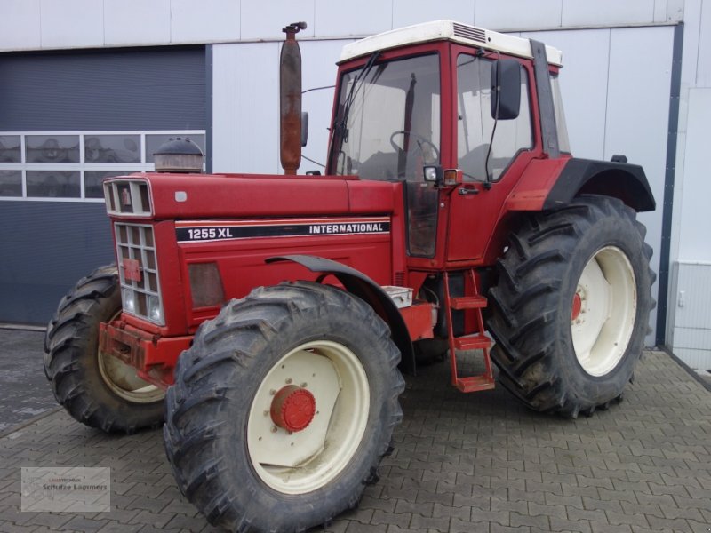 Case IH IHC 1255 XL Traktor - technikboerse.com