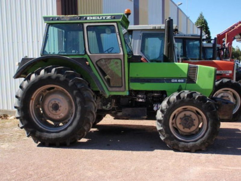 Deutz-Fahr DX 85 Traktor, 18250 Henrichemont - technikboerse.com