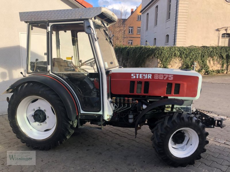 Steyr 8075 Weinbautraktor - technikboerse.com