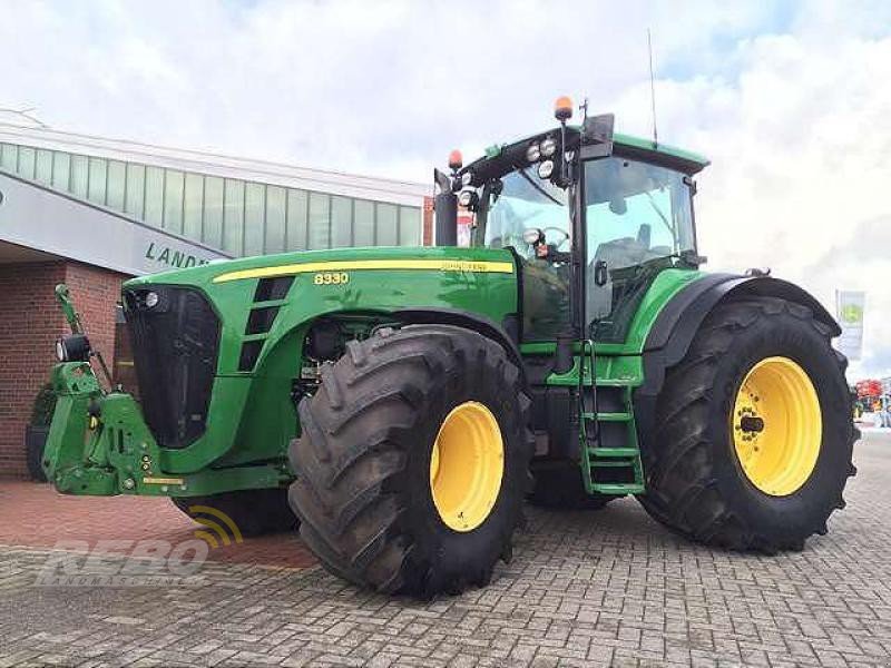 John Deere 8330 Traktor - technikboerse.com
