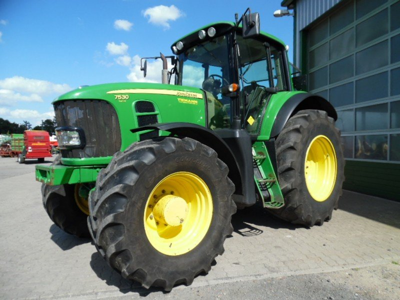 John Deere 7530 Tractor - technikboerse.com