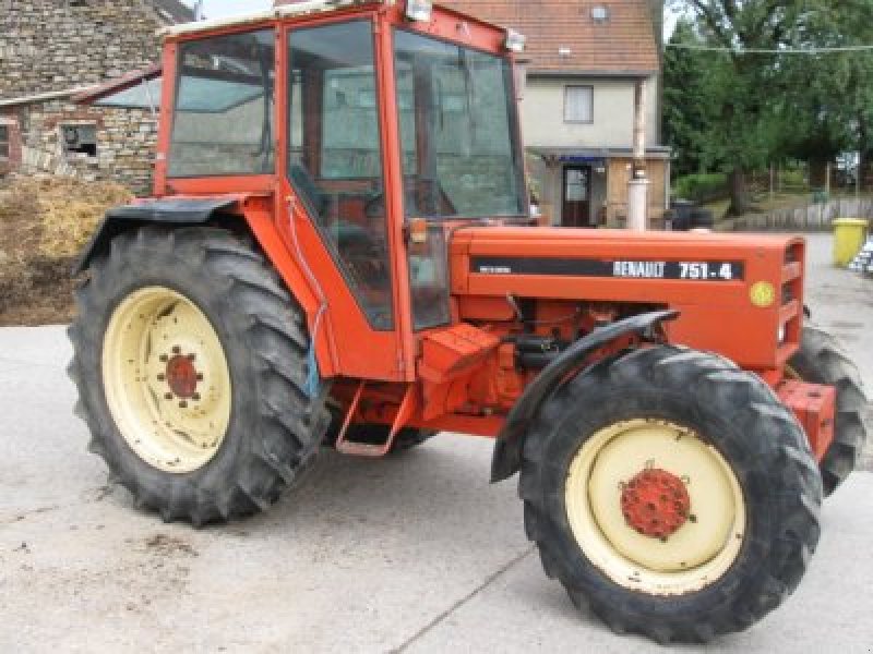 Renault 751-4 Allrad Tracteur - technikboerse.com
