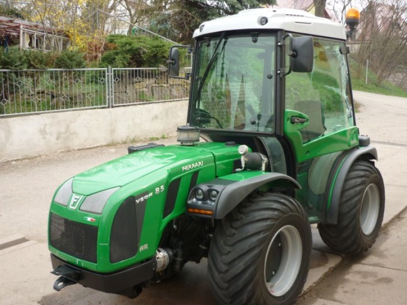 Ferrari VEGA 85 AR Vineyard tractor - technikboerse.com