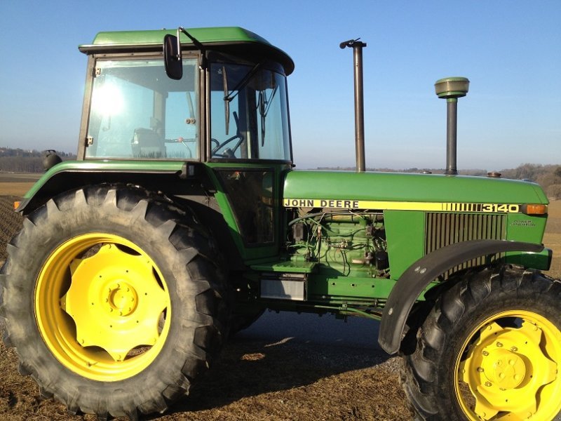 John Deere 3140 Tractor - technikboerse.com
