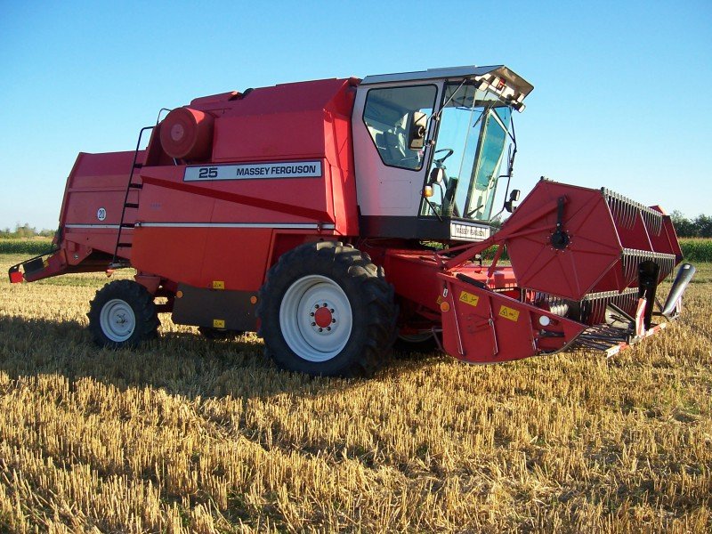 Massey Ferguson MF 25 Combine harvester - technikboerse.com