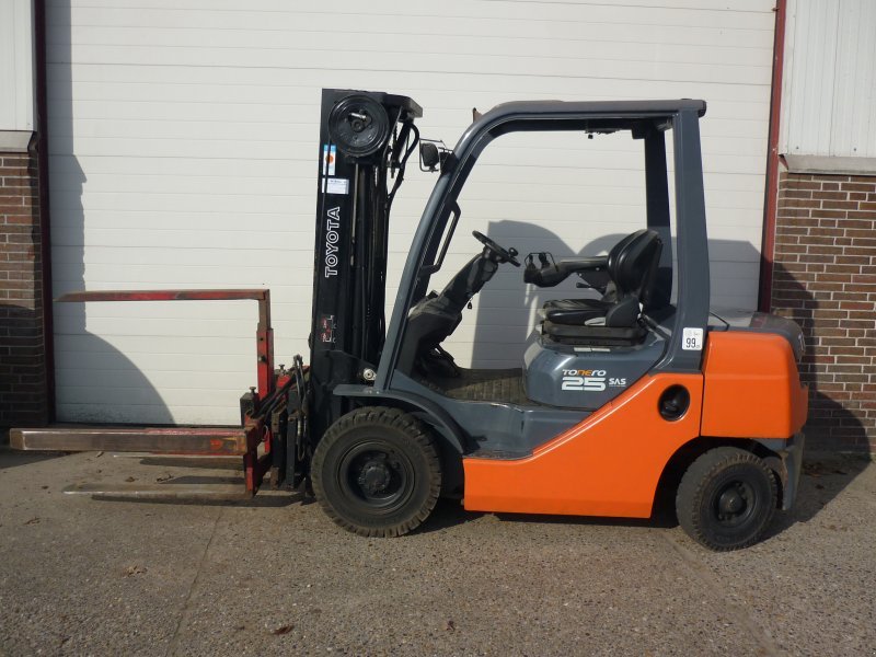 Toyota Tonero SAS 25 front loader - technikboerse.com