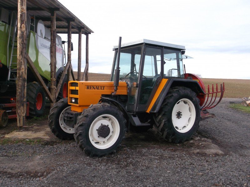 Traktor Renault 551-4 s - technikboerse.com