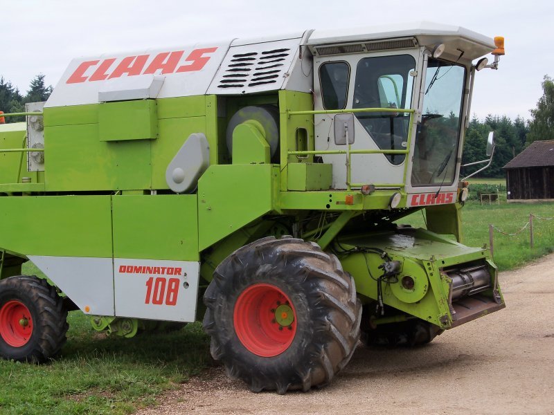 CLAAS Dominator 106 Combine harvester - technikboerse.com
