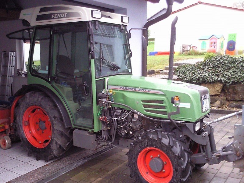 Fendt 207 V Weinbautraktor - technikboerse.com