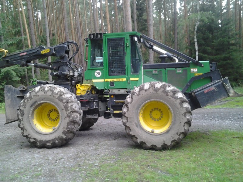 John Deere 548G III Tracteur forestier - technikboerse.com