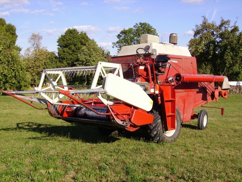 Case IH 321 Moissonneuse-batteuse - technikboerse.com
