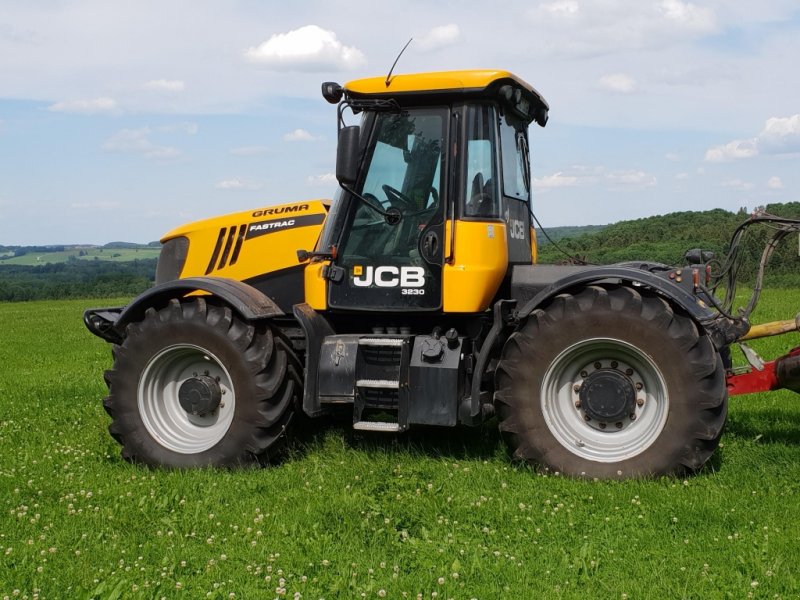JCB Fastrac 3230 Xtra Tractor - technikboerse.com